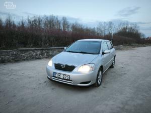 Pelēks Toyota Corolla 2002 Kauņa, ar dzinēja tilpumu 2.00 L un nobraukumu 270 tūkst. km par 1000 €, foto  vietnē AUTOMOTO.COM.LV