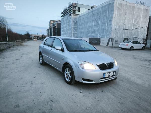 Grey Toyota Corolla 2002 in Kaunas, with an engine capacity of 2.00 L and mileage of 270 thousand km for 1000 €, photo 2 on AUTOMOTO.COM.LV