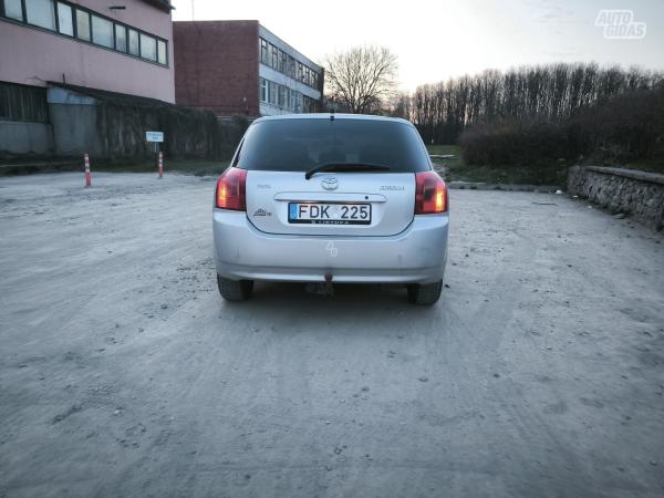 Grey Toyota Corolla 2002 in Kaunas, with an engine capacity of 2.00 L and mileage of 270 thousand km for 1000 €, photo 5 on AUTOMOTO.COM.LV