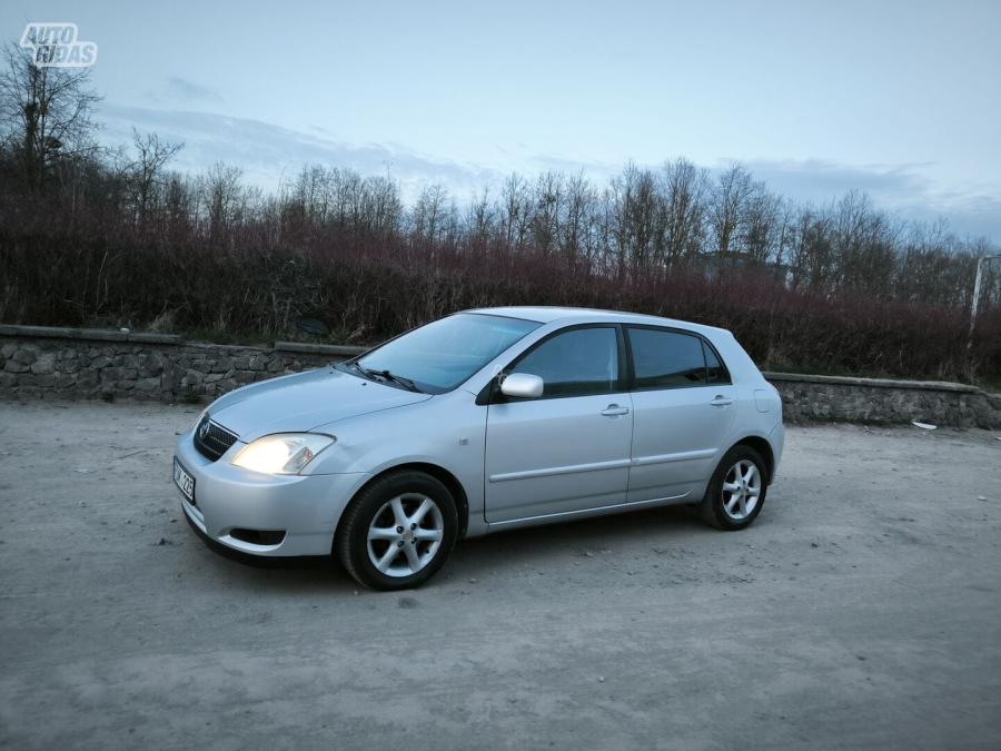 Grey Toyota Corolla 2002 in Kaunas, with an engine capacity of 2.00 L and mileage of 270 thousand km for 1000 €, photo 9 on AUTOMOTO.COM.LV