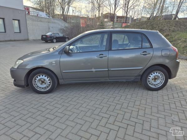 Grey Toyota Corolla 2002 in Vilnius, with an engine capacity of 2.00 L and mileage of 262 thousand km for 999 €, photo 2 on AUTOMOTO.COM.LV