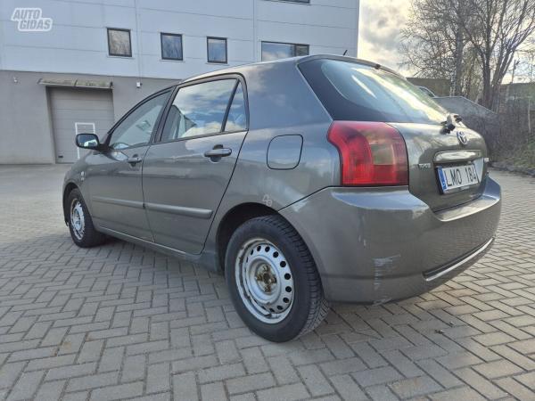 Grey Toyota Corolla 2002 in Vilnius, with an engine capacity of 2.00 L and mileage of 262 thousand km for 999 €, photo 3 on AUTOMOTO.COM.LV