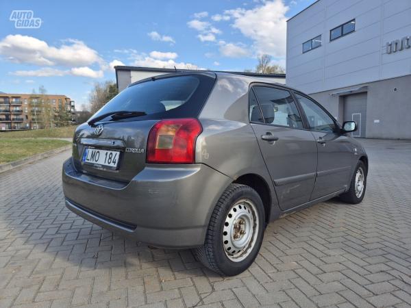 Grey Toyota Corolla 2002 in Vilnius, with an engine capacity of 2.00 L and mileage of 262 thousand km for 999 €, photo 4 on AUTOMOTO.COM.LV