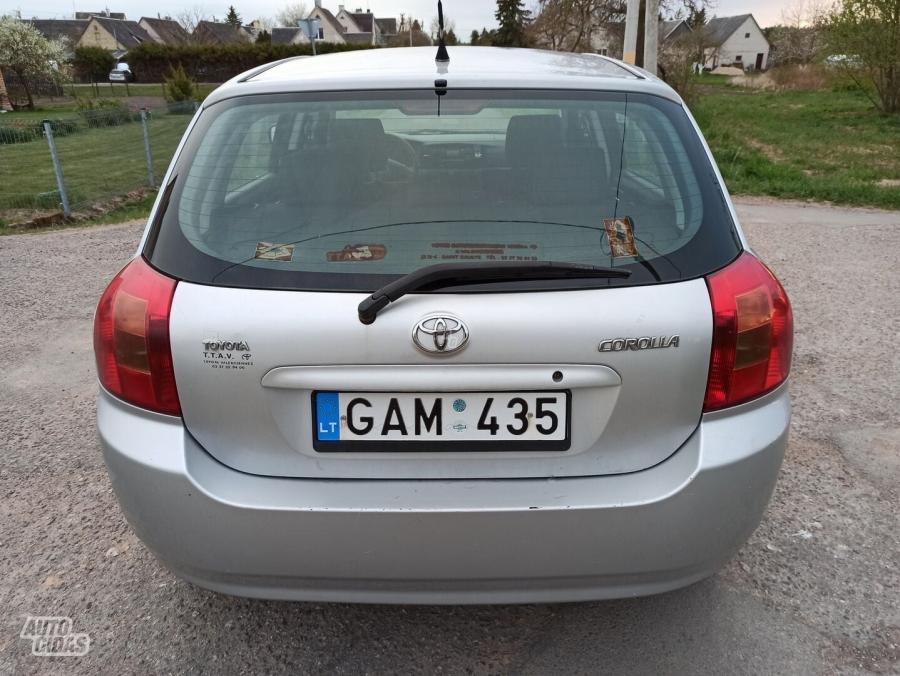 Grey Toyota Corolla 2002 in Vilnius, with an engine capacity of 1.40 L and mileage of 220 thousand km for 1000 €, photo 4 on AUTOMOTO.COM.LV