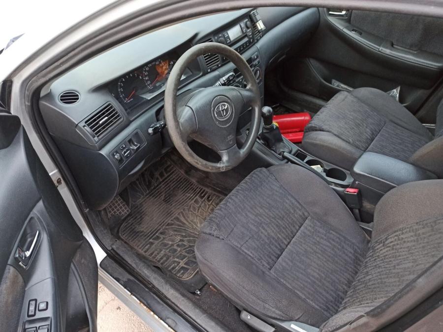 Grey Toyota Corolla 2002 in Vilnius, with an engine capacity of 1.40 L and mileage of 220 thousand km for 1000 €, photo 8 on AUTOMOTO.COM.LV