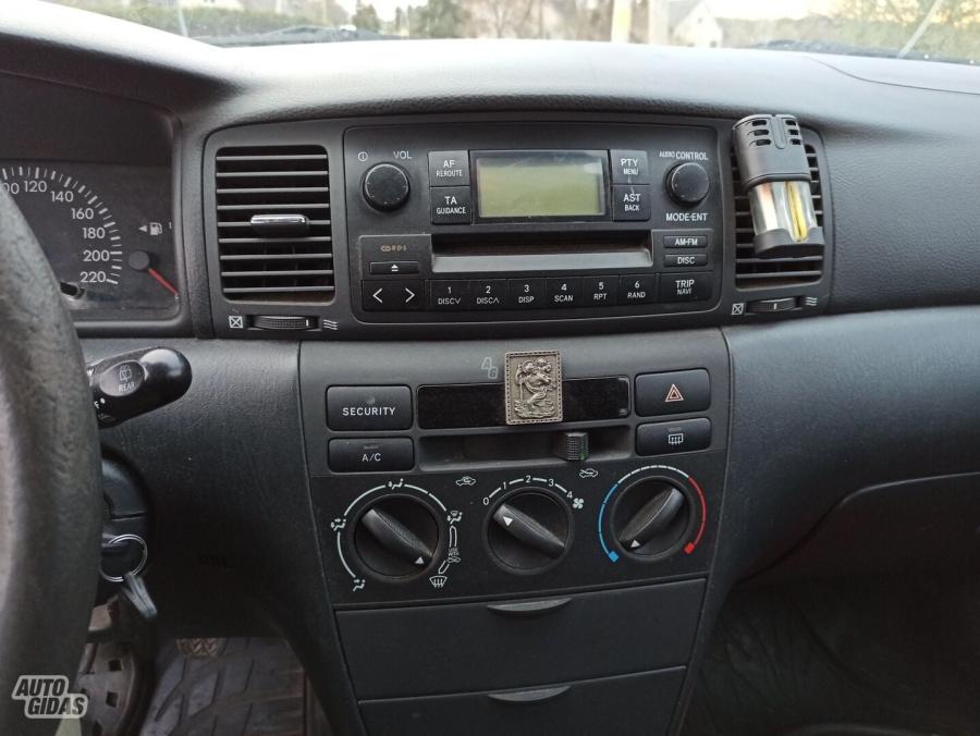 Grey Toyota Corolla 2002 in Vilnius, with an engine capacity of 1.40 L and mileage of 220 thousand km for 1000 €, photo 9 on AUTOMOTO.COM.LV