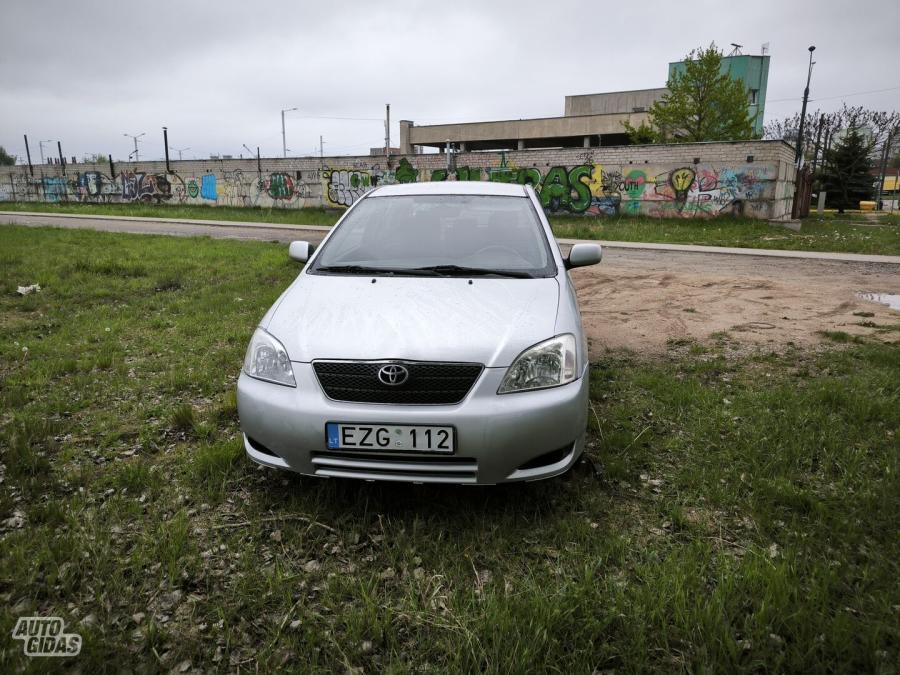 Grey Toyota Corolla 2002 in Kaunas, with an engine capacity of 2.00 L and mileage of 270 thousand km for 700 €, photo 1 on AUTOMOTO.COM.LV
