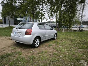 Grey Toyota Corolla 2002 in Kaunas, with an engine capacity of 2.00 L and mileage of 270 thousand km for 700 €, photo 3 on AUTOMOTO.COM.LV