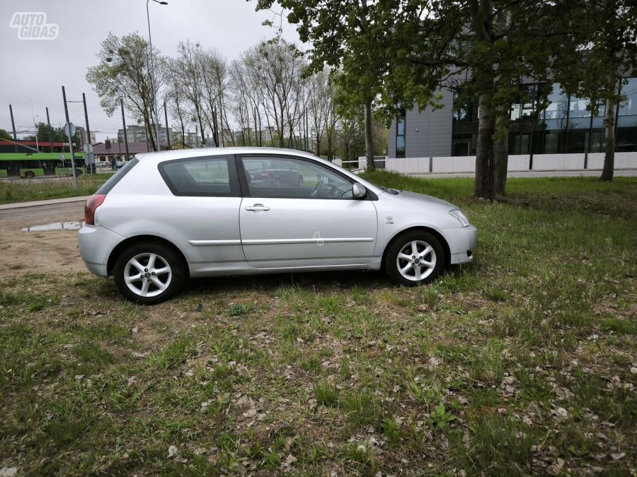 Grey Toyota Corolla 2002 in Kaunas, with an engine capacity of 2.00 L and mileage of 270 thousand km for 700 €, photo 4 on AUTOMOTO.COM.LV