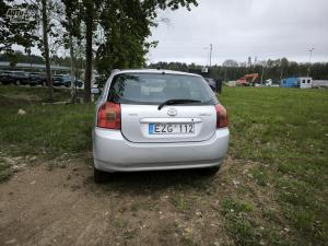 Grey Toyota Corolla 2002 in Kaunas, with an engine capacity of 2.00 L and mileage of 270 thousand km for 700 €, photo 5 on AUTOMOTO.COM.LV