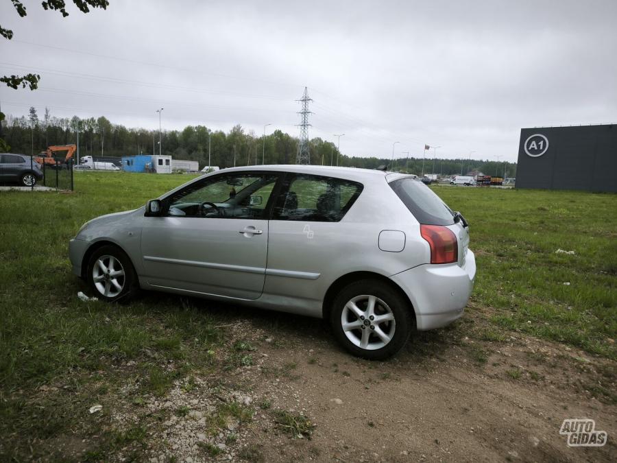 Grey Toyota Corolla 2002 in Kaunas, with an engine capacity of 2.00 L and mileage of 270 thousand km for 700 €, photo 6 on AUTOMOTO.COM.LV