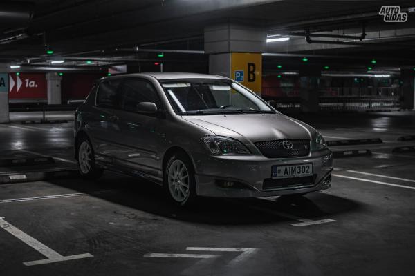 Pelēks Toyota Corolla 2002 Viļņa, ar dzinēja tilpumu 1.80 L un nobraukumu 244 tūkst. km par 4599 €, foto 3 vietnē AUTOMOTO.COM.LV