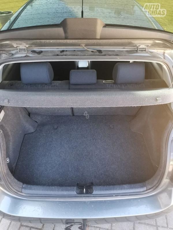 Grey Toyota Corolla 2002 in Kaisiadorys, with an engine capacity of 1.40 L and mileage of 264 thousand km for 1000 €, photo 5 on AUTOMOTO.COM.LV
