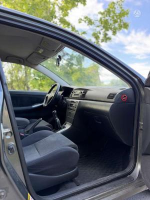 Grey Toyota Corolla 2002 in Vilnius, with an engine capacity of 2.00 L and mileage of 295 thousand km for 1250 €, photo 8 on AUTOMOTO.COM.LV