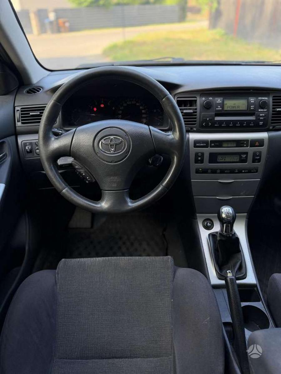 Grey Toyota Corolla 2002 in Vilnius, with an engine capacity of 2.00 L and mileage of 295 thousand km for 1250 €, photo 11 on AUTOMOTO.COM.LV