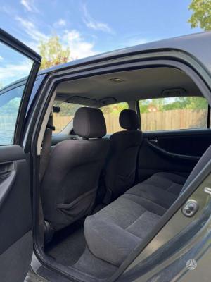 Grey Toyota Corolla 2002 in Vilnius, with an engine capacity of 2.00 L and mileage of 295 thousand km for 1250 €, photo 18 on AUTOMOTO.COM.LV