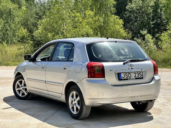 Серый Тойота Королла 2002 в Вильнюс, объемом двигателя 2.00 л и пробегом 300 тыс. км за 999 €, фото 3 на AUTOMOTO.COM.LV