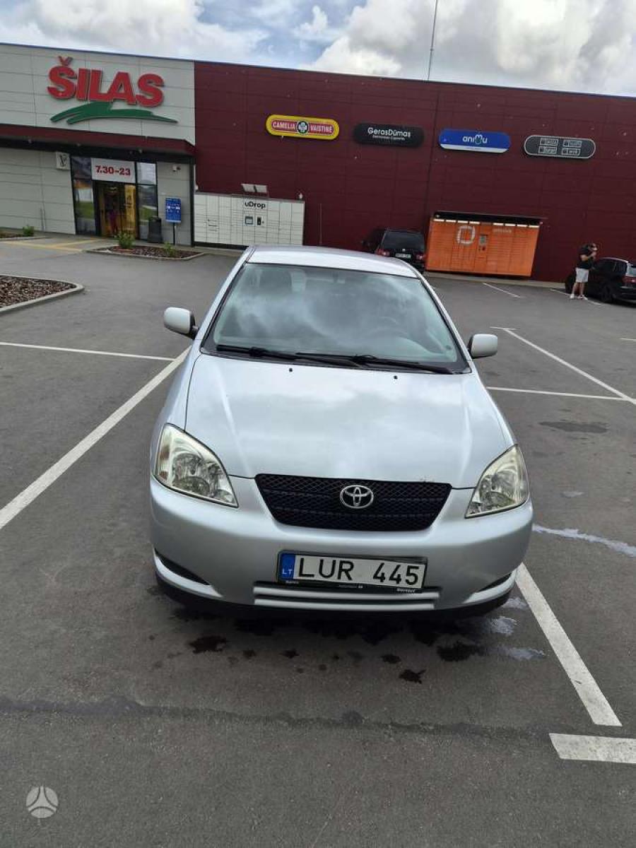 Pelēks Toyota Corolla 2002 Viļņa, ar dzinēja tilpumu 2.00 L un nobraukumu 256 tūkst. km par 900 €, foto 3 vietnē AUTOMOTO.COM.LV