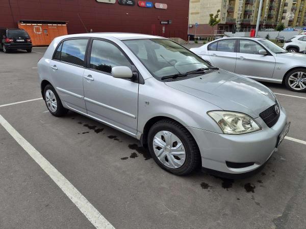 Pelēks Toyota Corolla 2002 Viļņa, ar dzinēja tilpumu 2.00 L un nobraukumu 256 tūkst. km par 900 €, foto 3 vietnē AUTOMOTO.COM.LV