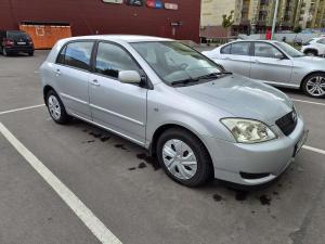 Pelēks Toyota Corolla 2002 Viļņa, ar dzinēja tilpumu 2.00 L un nobraukumu 256 tūkst. km par 900 €, foto 4 vietnē AUTOMOTO.COM.LV