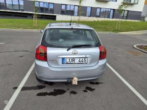 Pelēks Toyota Corolla 2002 Viļņa, ar dzinēja tilpumu 2.00 L un nobraukumu 256 tūkst. km par 900 €, foto 7 vietnē AUTOMOTO.COM.LV