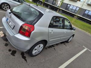 Pelēks Toyota Corolla 2002 Viļņa, ar dzinēja tilpumu 2.00 L un nobraukumu 256 tūkst. km par 900 €, foto 8 vietnē AUTOMOTO.COM.LV