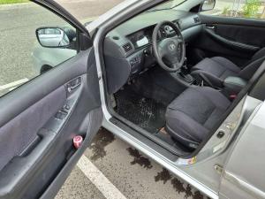 Pelēks Toyota Corolla 2002 Viļņa, ar dzinēja tilpumu 2.00 L un nobraukumu 256 tūkst. km par 900 €, foto 10 vietnē AUTOMOTO.COM.LV