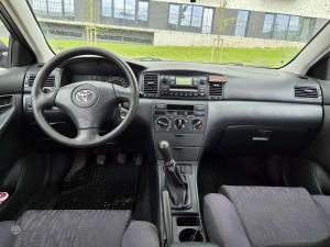 Pelēks Toyota Corolla 2002 Viļņa, ar dzinēja tilpumu 2.00 L un nobraukumu 256 tūkst. km par 900 €, foto 11 vietnē AUTOMOTO.COM.LV
