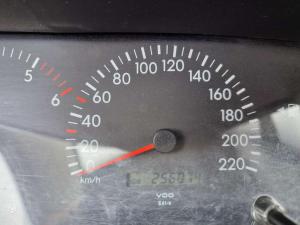 Pelēks Toyota Corolla 2002 Viļņa, ar dzinēja tilpumu 2.00 L un nobraukumu 256 tūkst. km par 900 €, foto 12 vietnē AUTOMOTO.COM.LV