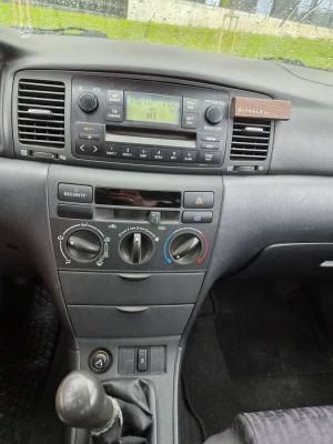 Pelēks Toyota Corolla 2002 Viļņa, ar dzinēja tilpumu 2.00 L un nobraukumu 256 tūkst. km par 900 €, foto 13 vietnē AUTOMOTO.COM.LV