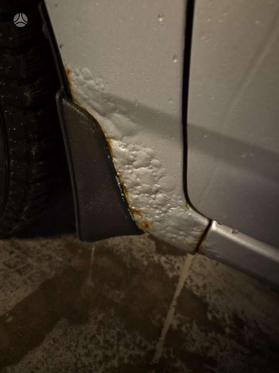 Pelēks Toyota Corolla 2002 Viļņa, ar dzinēja tilpumu 2.00 L un nobraukumu 256 tūkst. km par 900 €, foto 17 vietnē AUTOMOTO.COM.LV