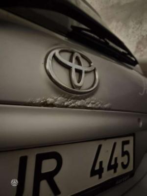 Pelēks Toyota Corolla 2002 Viļņa, ar dzinēja tilpumu 2.00 L un nobraukumu 256 tūkst. km par 900 €, foto 18 vietnē AUTOMOTO.COM.LV