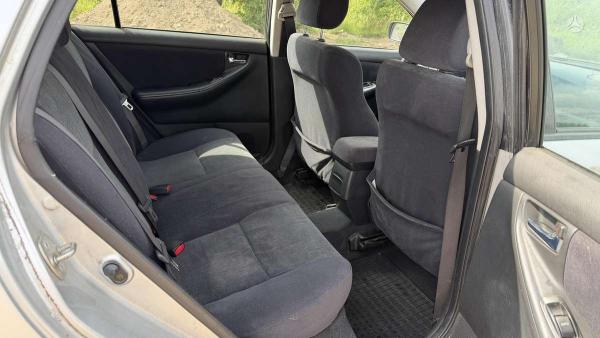 Grey Toyota Corolla 2002 in Vilnius, with an engine capacity of 2.00 L and mileage of 292 thousand km for 1200 €, photo 5 on AUTOMOTO.COM.LV