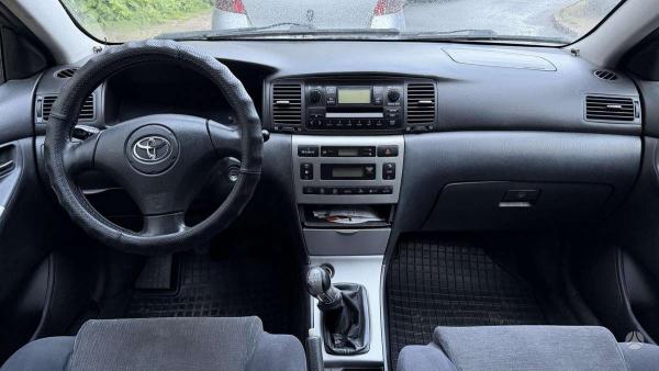 Grey Toyota Corolla 2002 in Vilnius, with an engine capacity of 2.00 L and mileage of 292 thousand km for 1200 €, photo 6 on AUTOMOTO.COM.LV