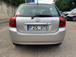Pelēks Toyota Corolla 2002 Viļņa, ar dzinēja tilpumu 2.00 L un nobraukumu 270 tūkst. km par 1350 €, foto 3 vietnē AUTOMOTO.COM.LV