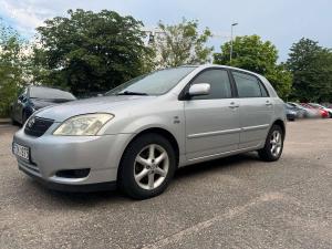 Pelēks Toyota Corolla 2002 Viļņa, ar dzinēja tilpumu 2.00 L un nobraukumu 270 tūkst. km par 1350 €, foto 4 vietnē AUTOMOTO.COM.LV