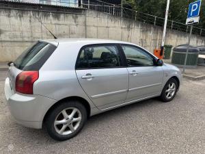 Pelēks Toyota Corolla 2002 Viļņa, ar dzinēja tilpumu 2.00 L un nobraukumu 270 tūkst. km par 1350 €, foto 6 vietnē AUTOMOTO.COM.LV