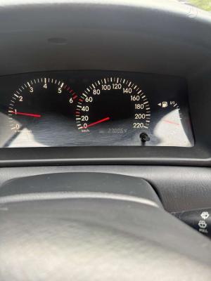 Pelēks Toyota Corolla 2002 Viļņa, ar dzinēja tilpumu 2.00 L un nobraukumu 270 tūkst. km par 1350 €, foto 10 vietnē AUTOMOTO.COM.LV