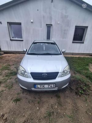 Pelēks Toyota Corolla 2002 Šauļi, ar dzinēja tilpumu 2.00 L un nobraukumu 250 tūkst. km par 1161 €, foto  vietnē AUTOMOTO.COM.LV