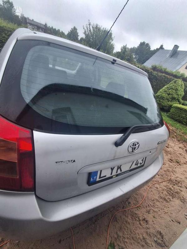 Pelēks Toyota Corolla 2002 Šauļi, ar dzinēja tilpumu 2.00 L un nobraukumu 250 tūkst. km par 1161 €, foto 5 vietnē AUTOMOTO.COM.LV