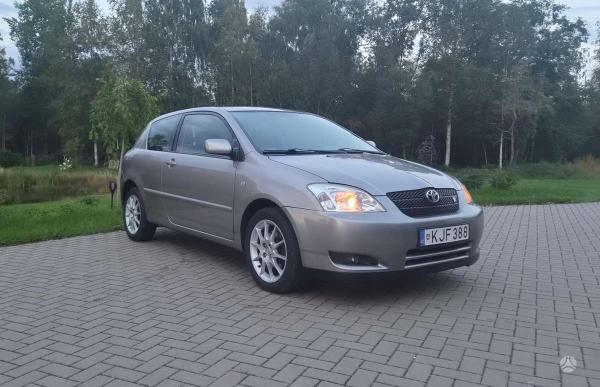 Grey Toyota Corolla 2002 in Utena, with an engine capacity of 1.80 L and mileage of 122 thousand km for 8850 €, photo 3 on AUTOMOTO.COM.LV