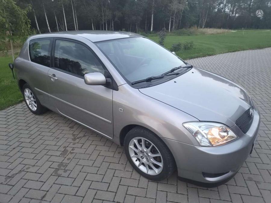 Grey Toyota Corolla 2002 in Utena, with an engine capacity of 1.80 L and mileage of 122 thousand km for 8850 €, photo 6 on AUTOMOTO.COM.LV