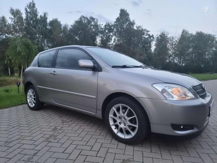 Grey Toyota Corolla 2002 in Utena, with an engine capacity of 1.80 L and mileage of 122 thousand km for 8850 €, photo 7 on AUTOMOTO.COM.LV