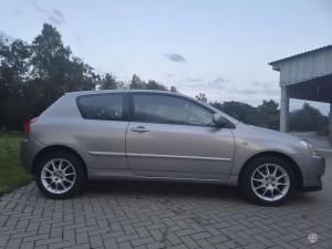 Grey Toyota Corolla 2002 in Utena, with an engine capacity of 1.80 L and mileage of 122 thousand km for 8850 €, photo 8 on AUTOMOTO.COM.LV