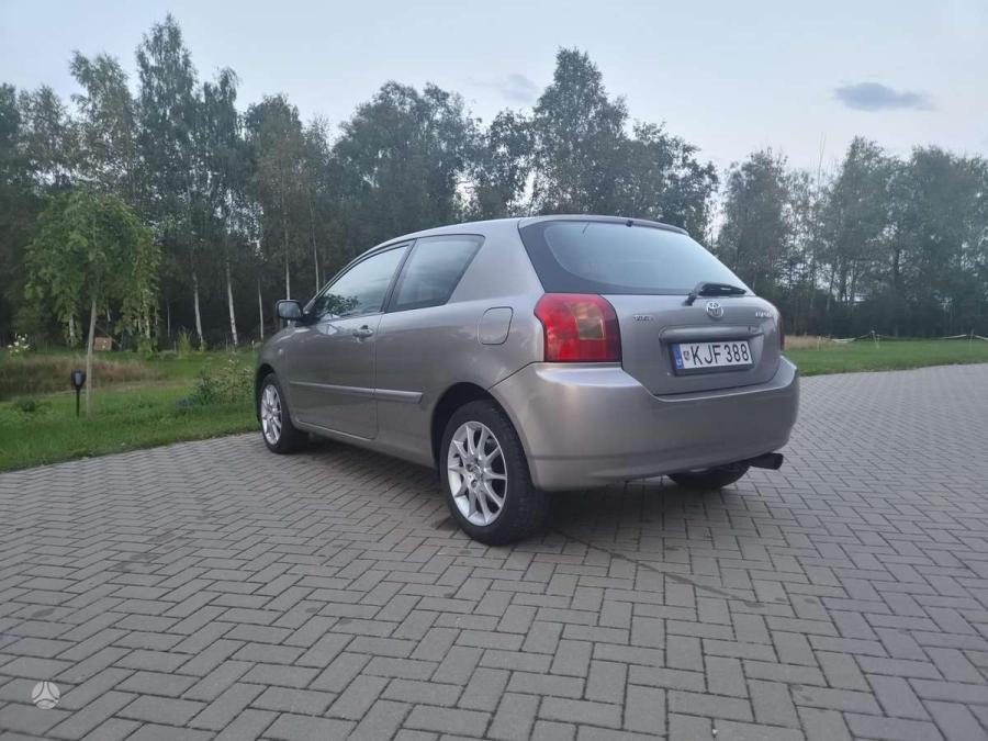 Grey Toyota Corolla 2002 in Utena, with an engine capacity of 1.80 L and mileage of 122 thousand km for 8850 €, photo 10 on AUTOMOTO.COM.LV