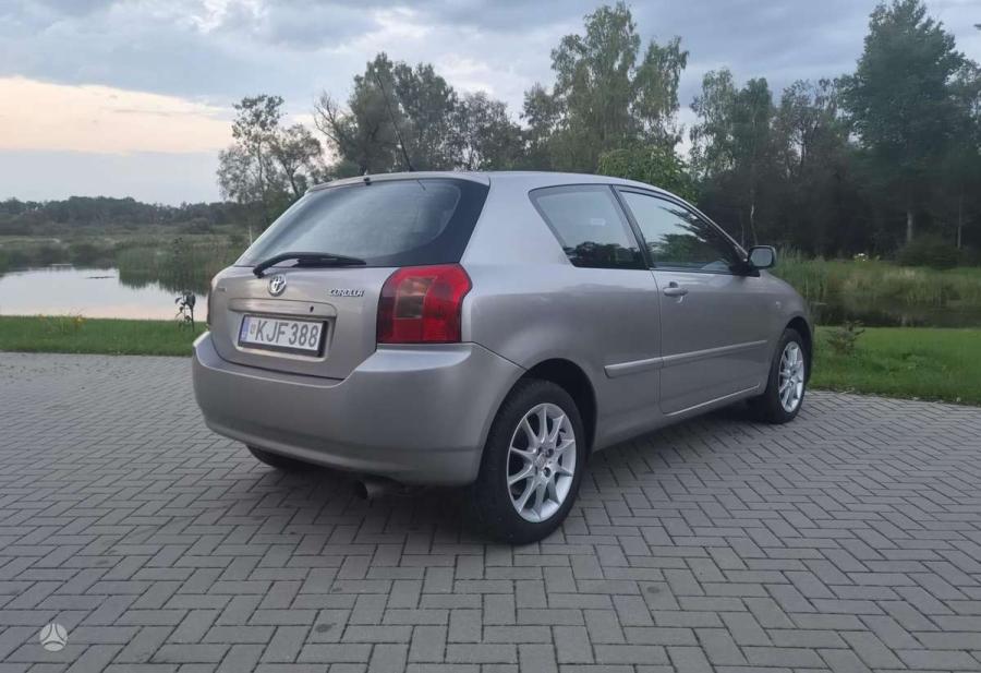 Grey Toyota Corolla 2002 in Utena, with an engine capacity of 1.80 L and mileage of 122 thousand km for 8850 €, photo 13 on AUTOMOTO.COM.LV