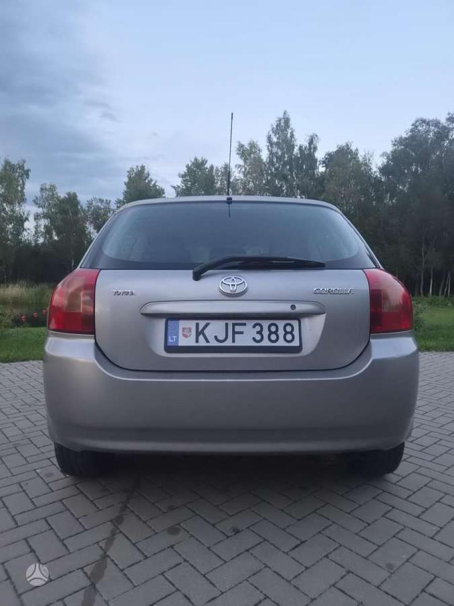 Grey Toyota Corolla 2002 in Utena, with an engine capacity of 1.80 L and mileage of 122 thousand km for 8850 €, photo 14 on AUTOMOTO.COM.LV