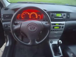 Grey Toyota Corolla 2002 in Utena, with an engine capacity of 1.80 L and mileage of 122 thousand km for 8850 €, photo 15 on AUTOMOTO.COM.LV