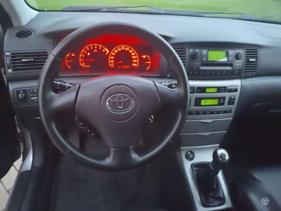 Grey Toyota Corolla 2002 in Utena, with an engine capacity of 1.80 L and mileage of 122 thousand km for 8850 €, photo 15 on AUTOMOTO.COM.LV