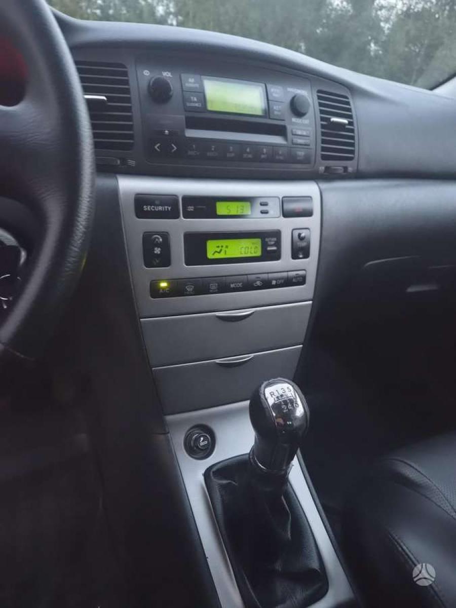Grey Toyota Corolla 2002 in Utena, with an engine capacity of 1.80 L and mileage of 122 thousand km for 8850 €, photo 17 on AUTOMOTO.COM.LV